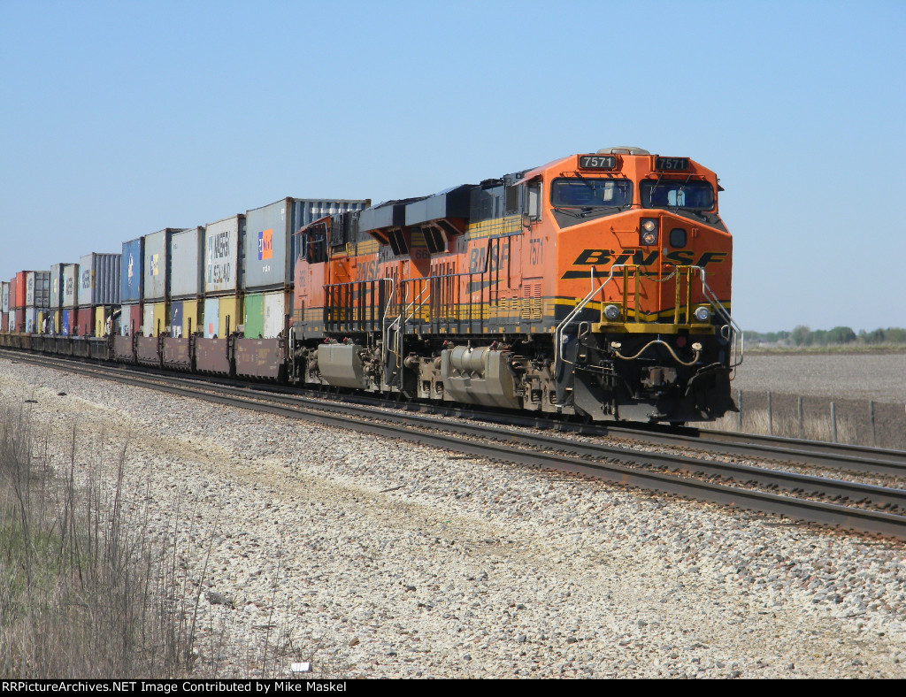 BNSF 7571